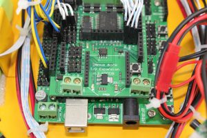 4WD Omni Wheel Arduino Compatible Mobile Robotics Car – 10008 – Oz Robotics